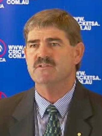 Adelaide Oval's Burdett retires - ABC News