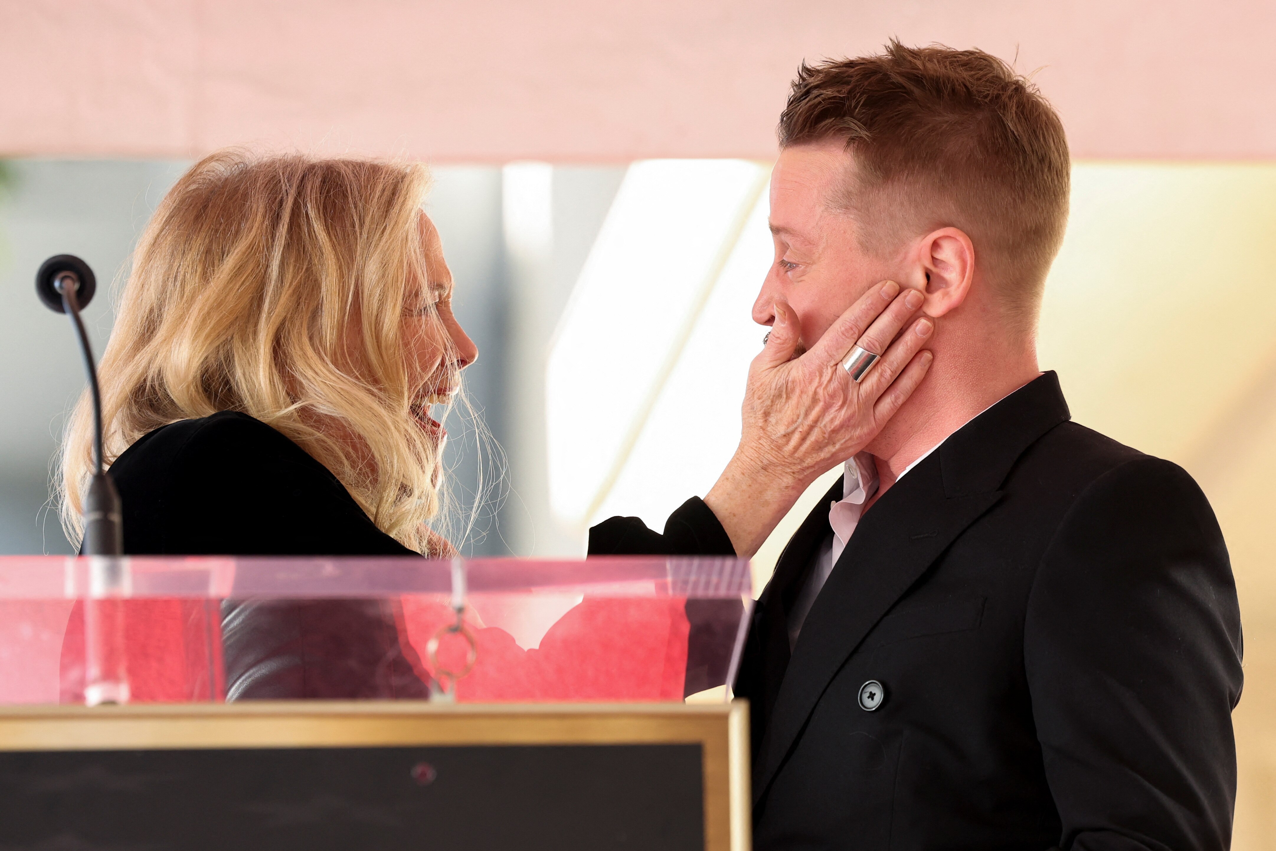 Home Alone stars Macaulay Culkin and Catherine O'Hara reunite at ...
