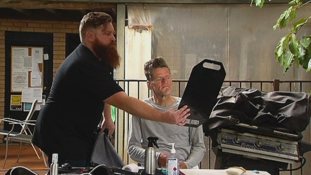 Sydney advertising executive Stacey Bachelor makes a change as barber ...