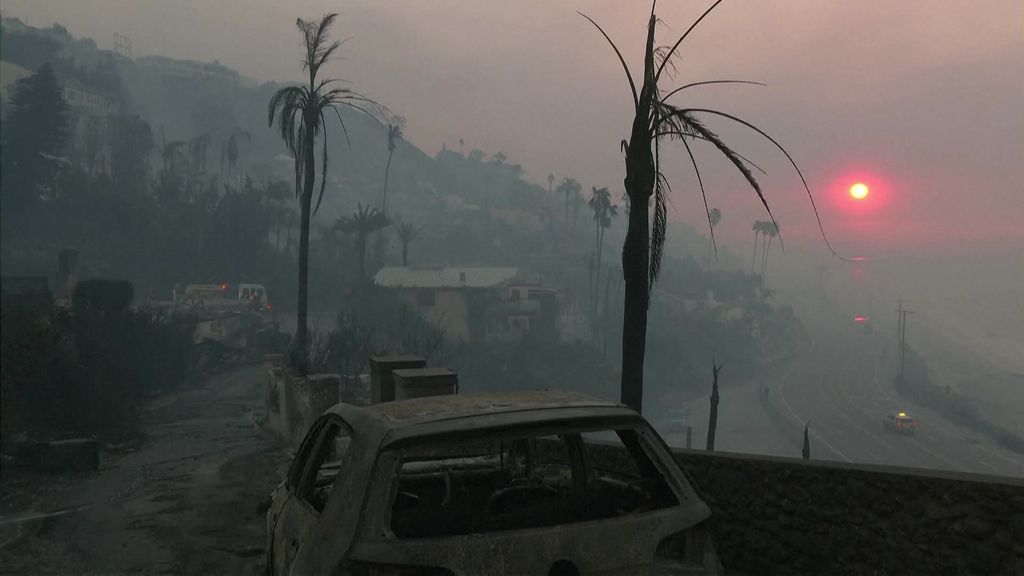 Sunrise in LA shows devastation as homes in ruins while fire continues ...