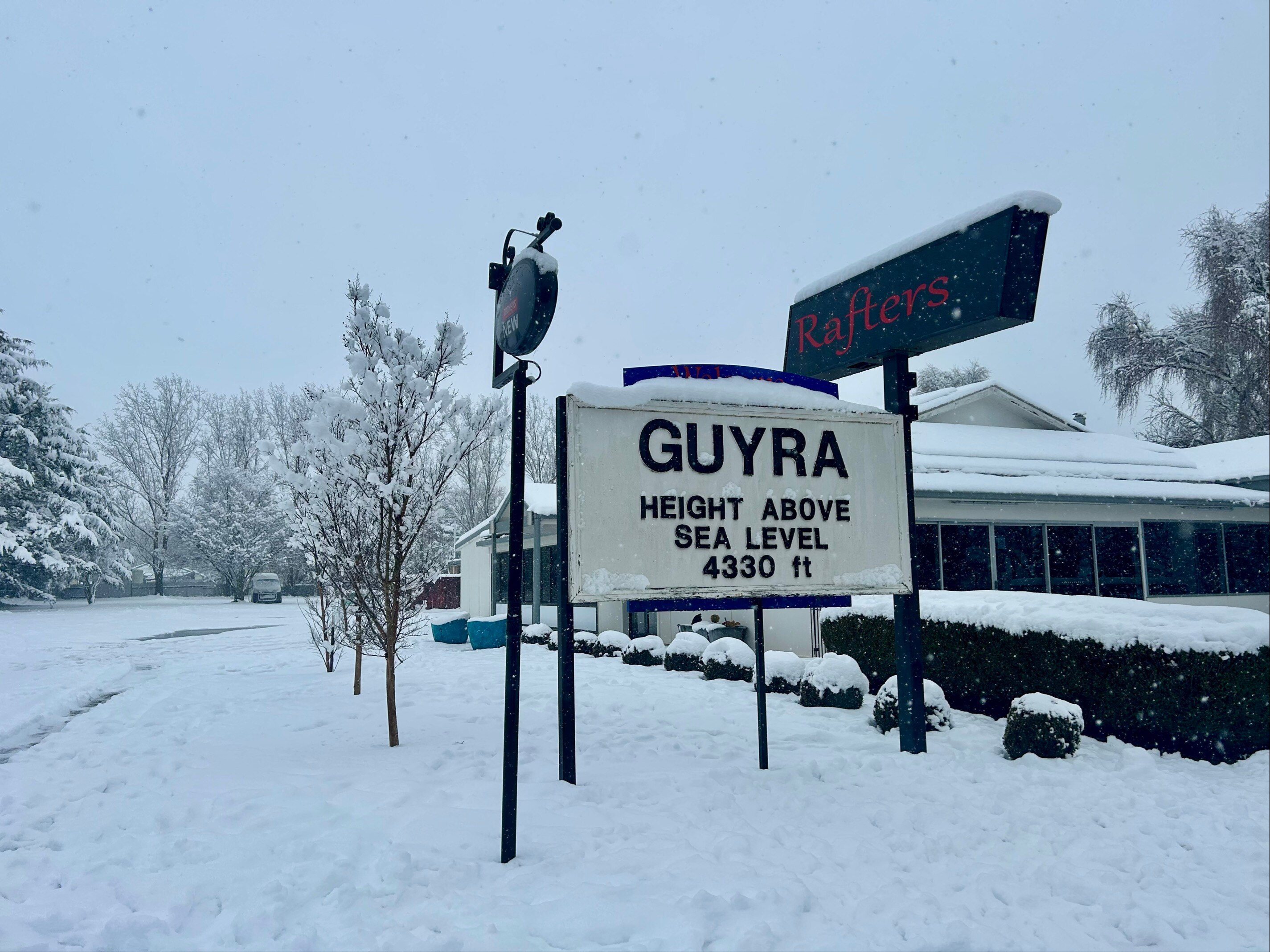 The snow that surprised the NSW Northern Tablelands - ABC News