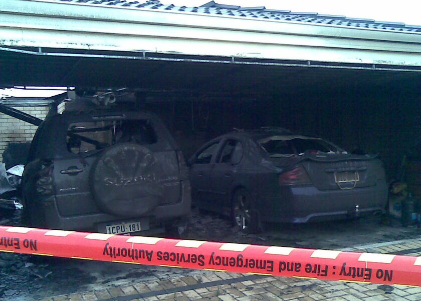 Family flees fire in Canning Vale - ABC News