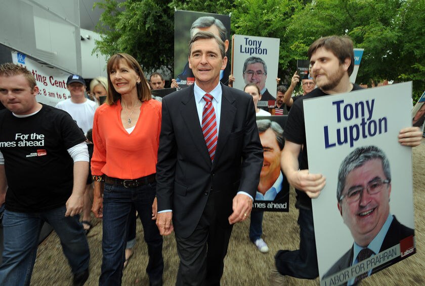 Polls close in Victorian cliffhanger - ABC News