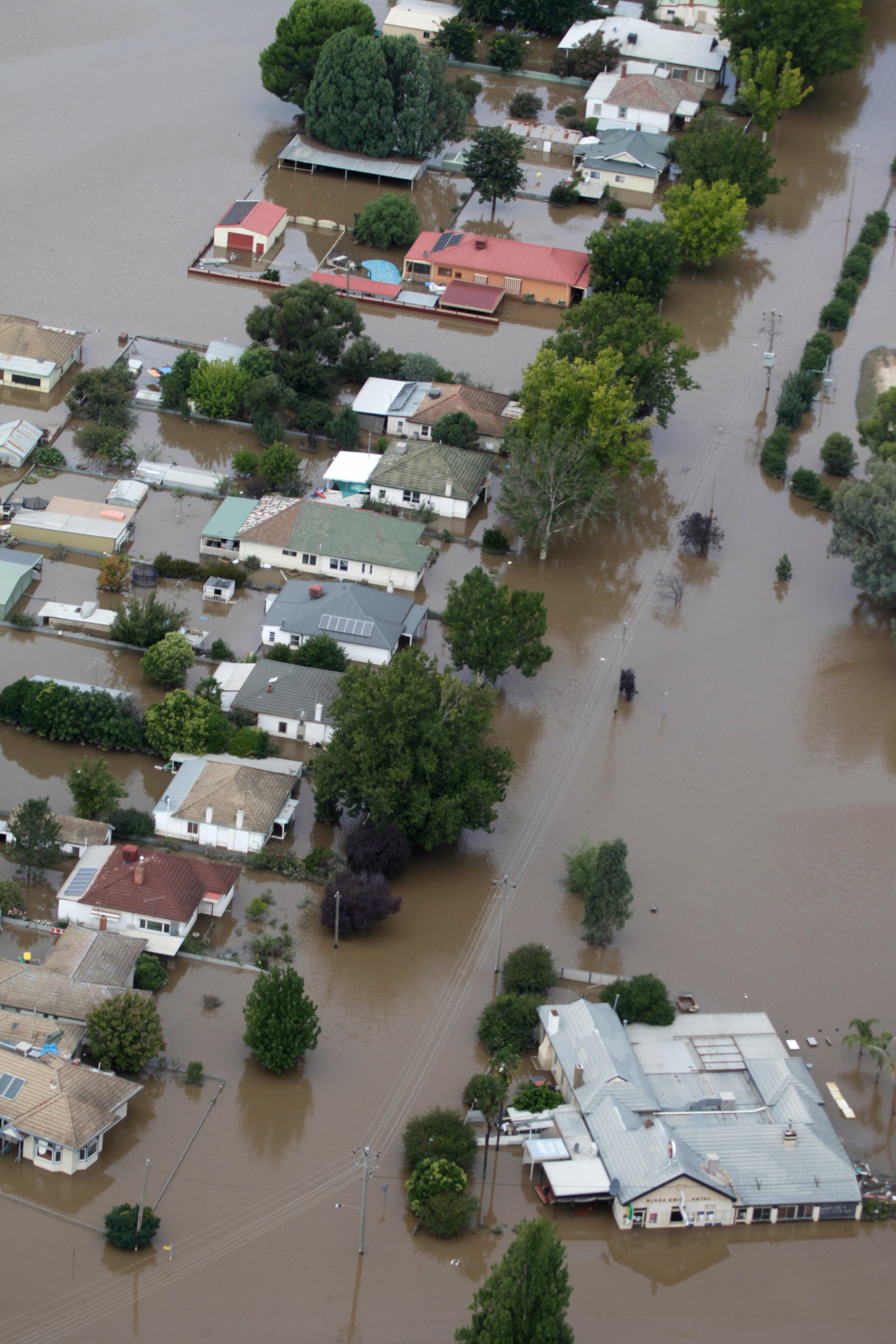 Floodwaters cut town of Forbes - ABC News