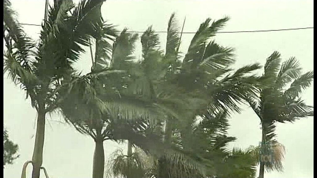 Cyclone speeds to top 300km/h - ABC News