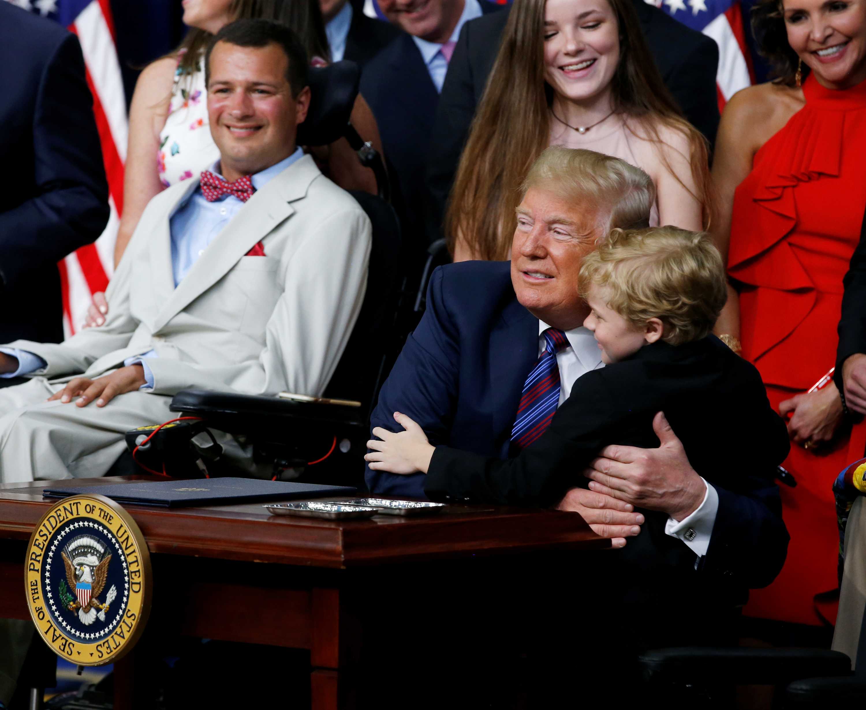 Donald Trump signs Right to Try bill for terminal patients to try ...