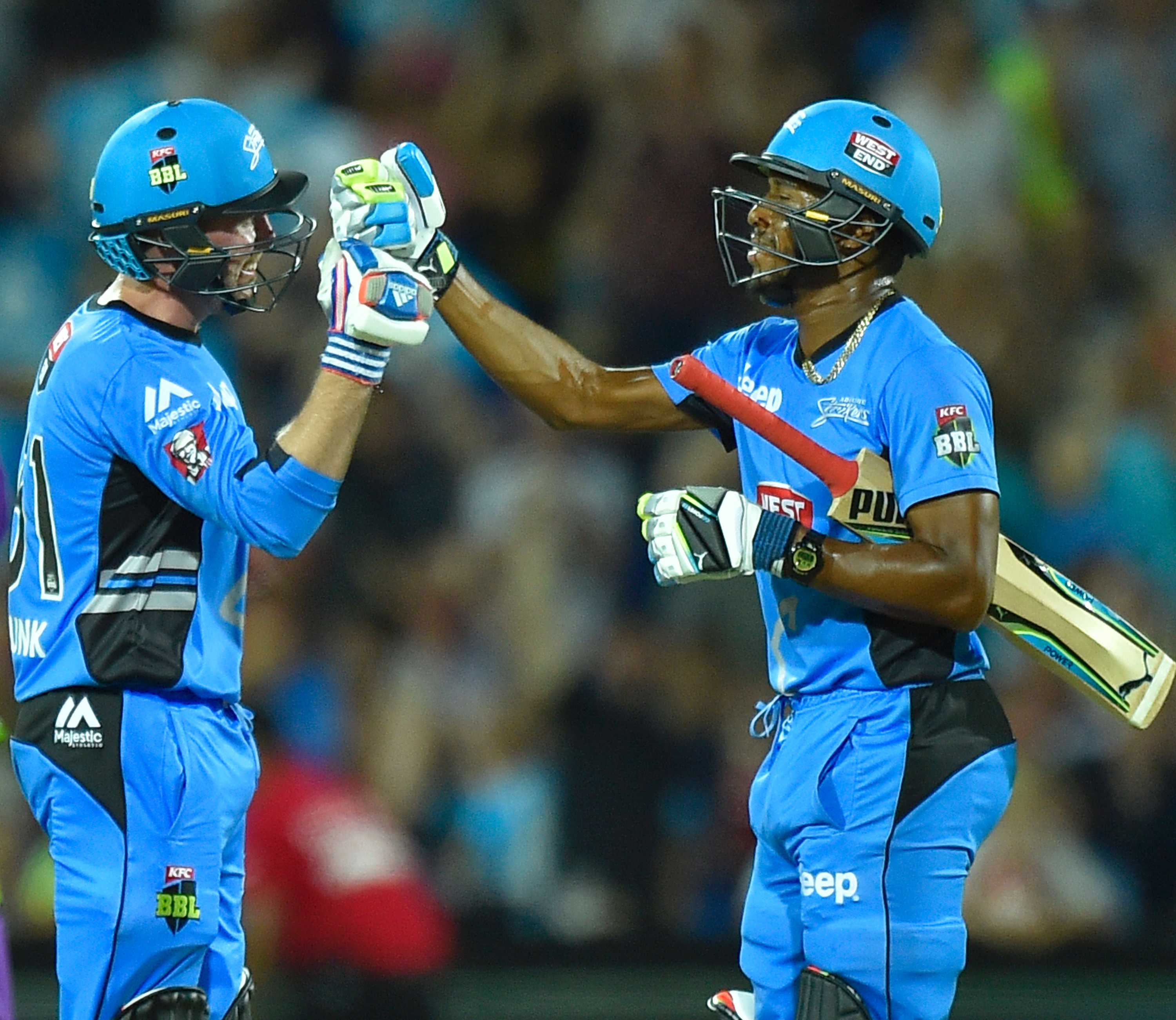 Strikers slam Hobart Hurricanes in Big Bash League - ABC News