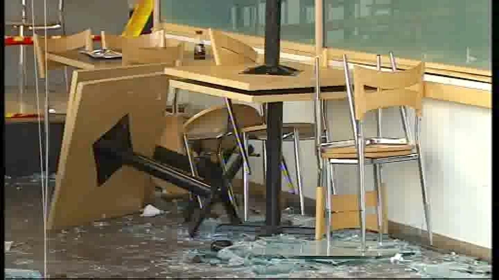 Car crashes into restaurant - ABC News