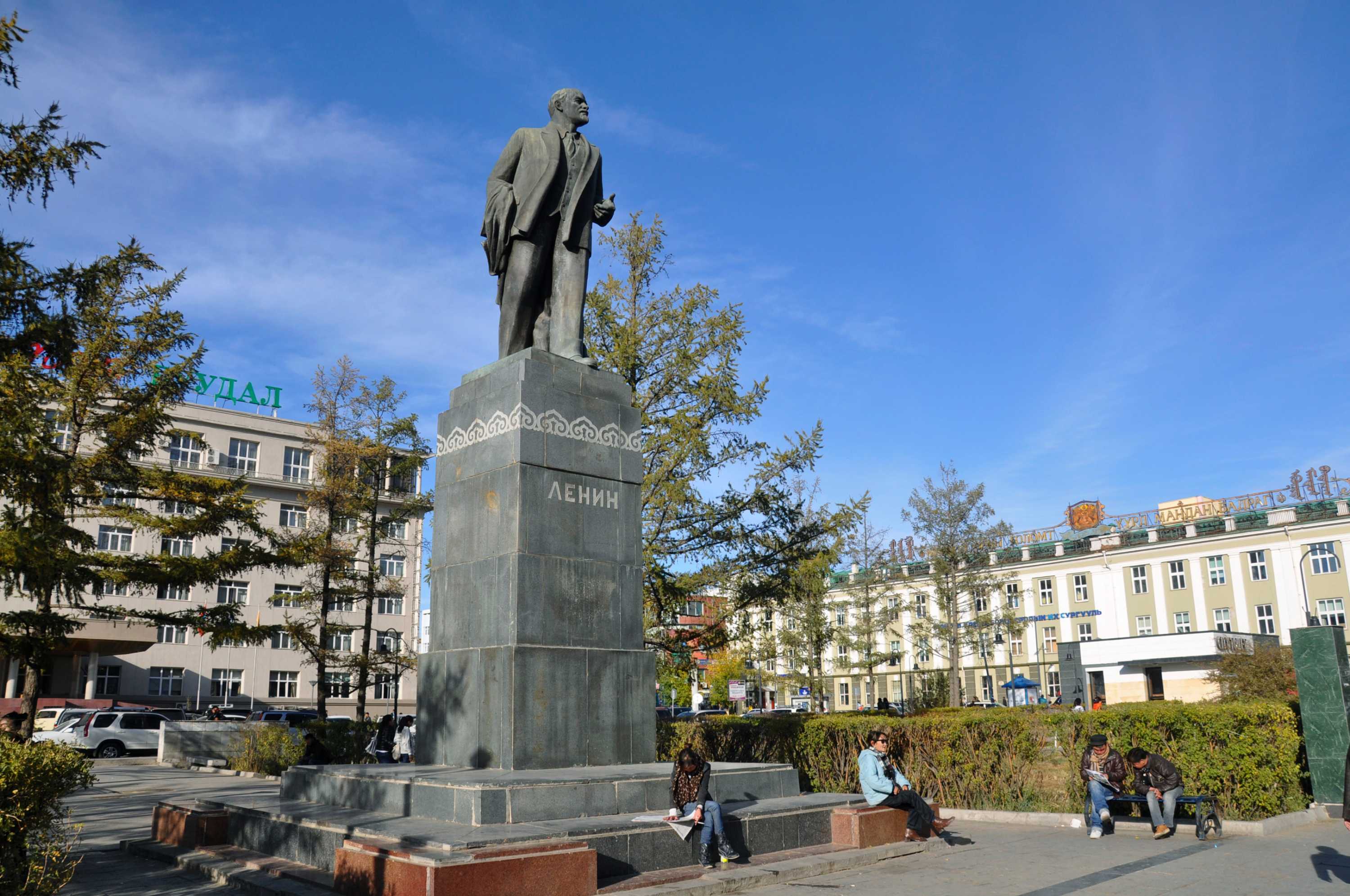 Last stand for Ulaanbaatar's Lenin statue - ABC News