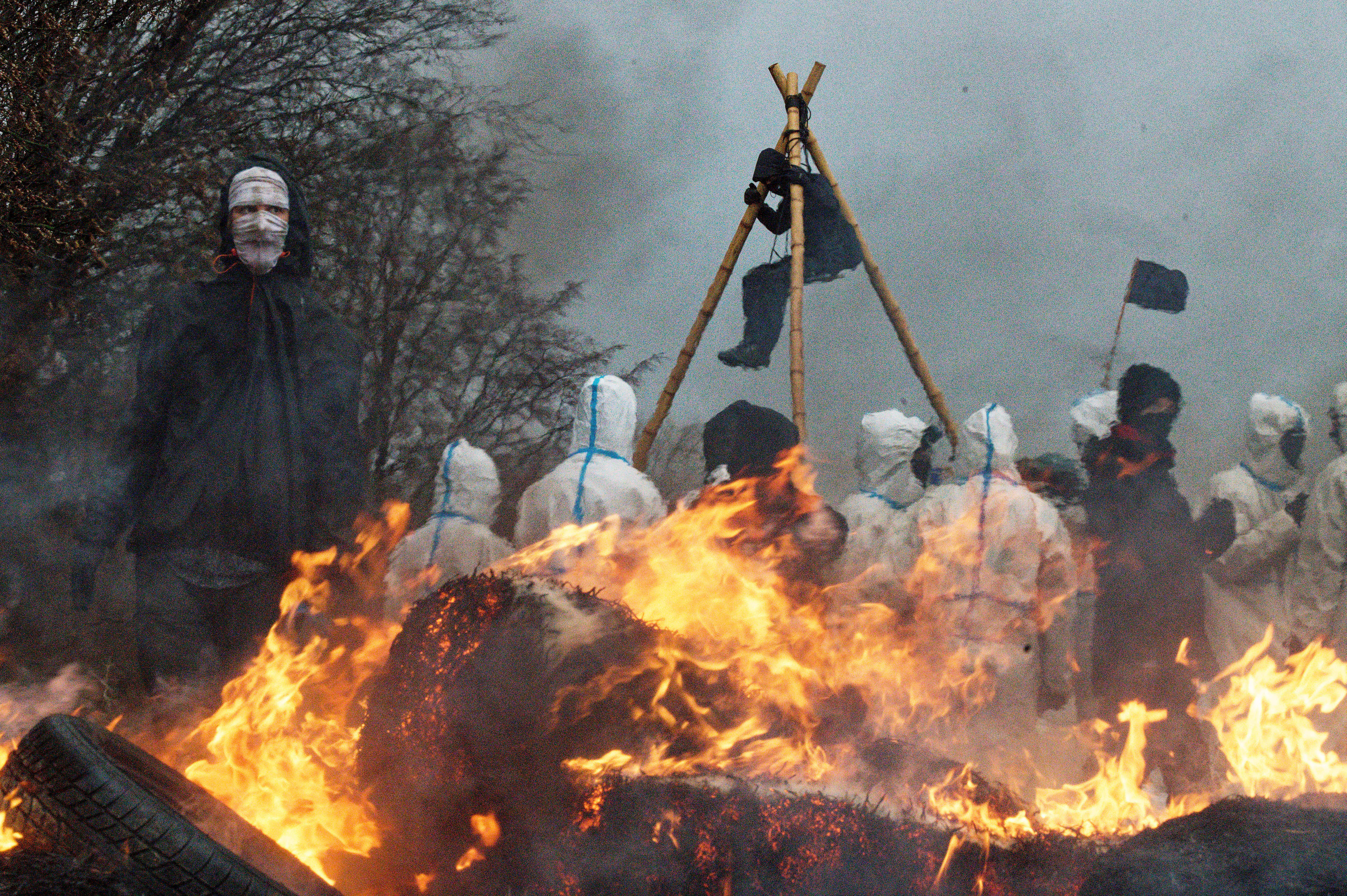 Police and climate activists clash outside Germany's Luetzerath village ...