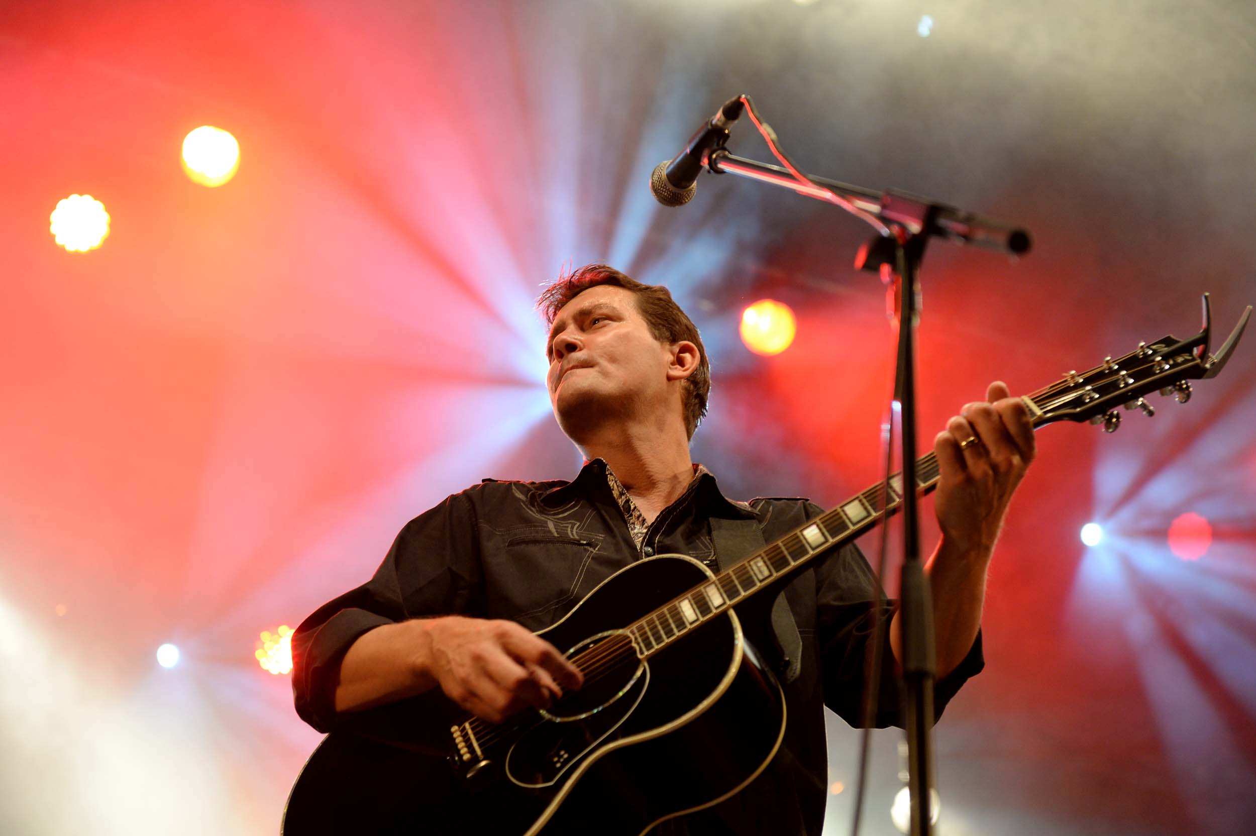 Country music star Adam Harvey set to host Golden Guitars - ABC listen