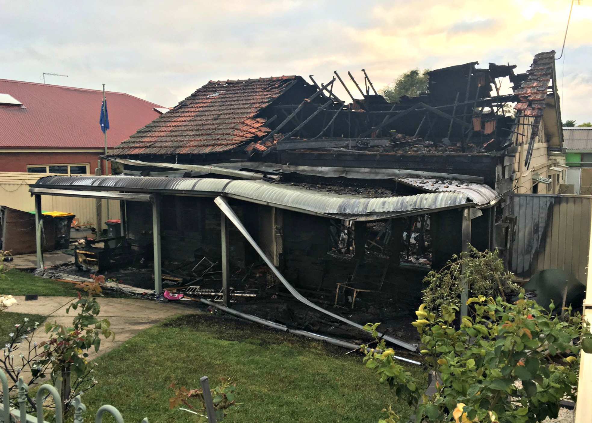 Essendon house fire: 'Heroic' off-duty policeman hailed for saving ...