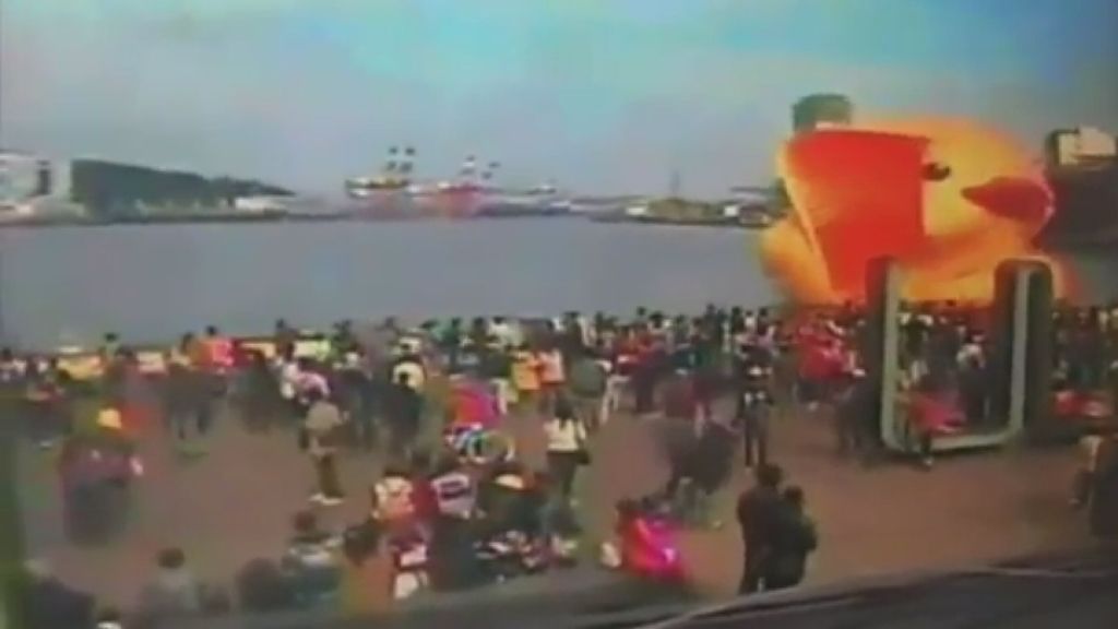 Giant rubber duck on display in Taiwan explodes... again - ABC News