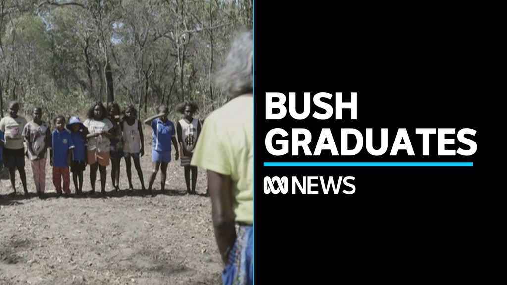 Indigenous students graduate using "both-ways" in its curriculum - ABC News