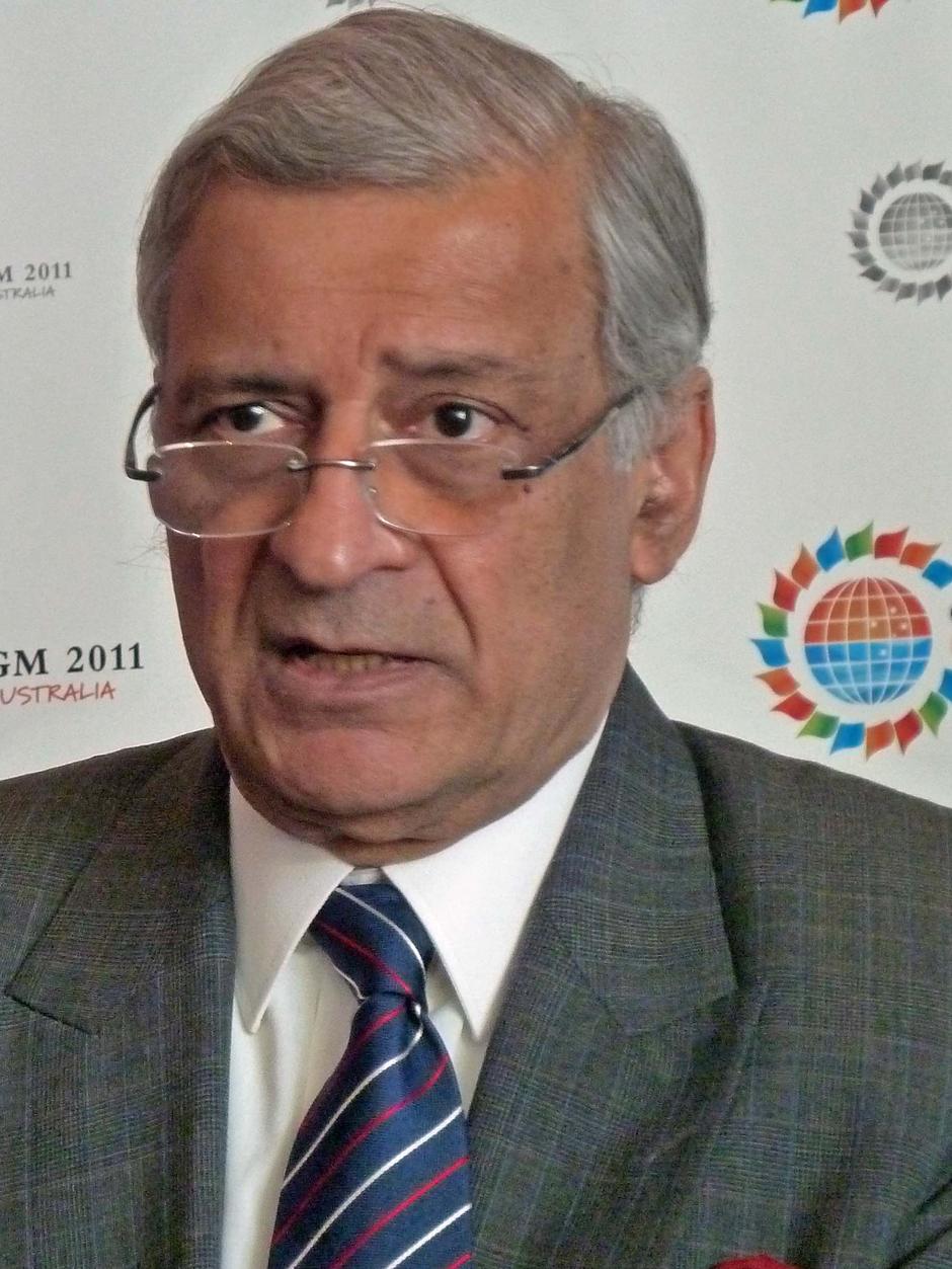 CHOGM organisers keen for royal attendance - ABC News