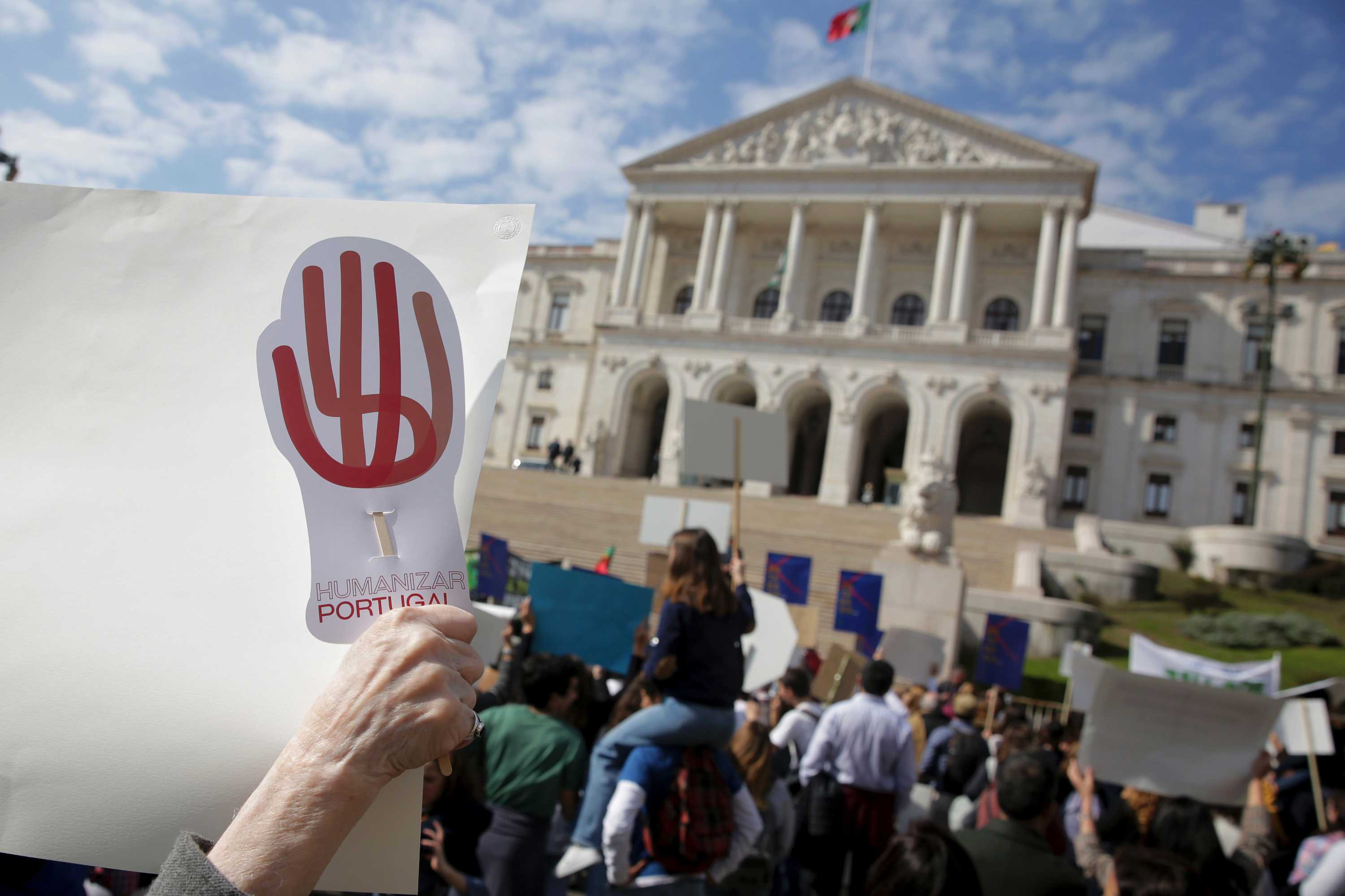 Portugal votes to legalise euthanasia despite protests from church ...