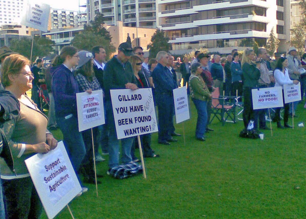 Angry farmers march to confront Ludwig - ABC News