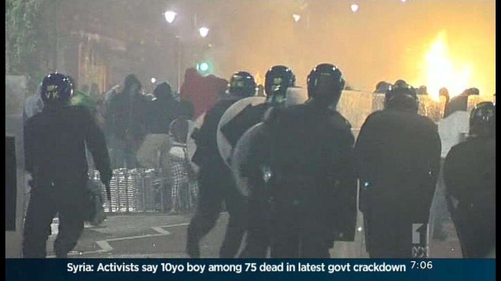 Police launch probe into London riots - ABC News
