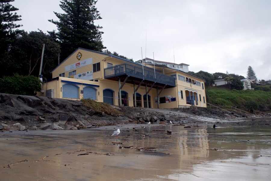 Rogue wave smashes NSW surf club - ABC News