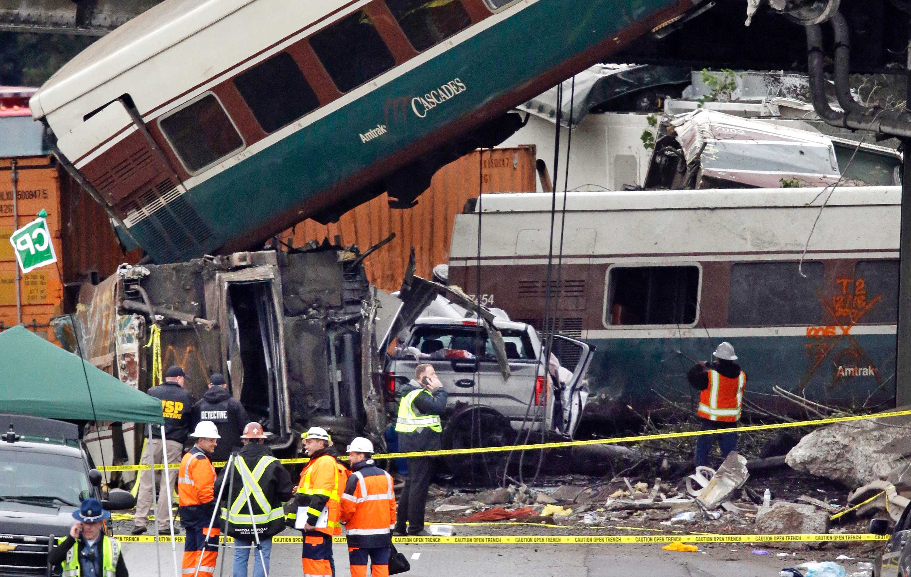 Amtrak train plunges from bridge over Washington state highway killing ...