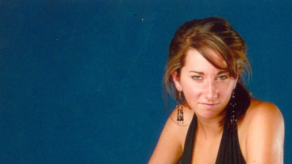 Veronica finally reveals her old glamour shots to a modelling agent ...