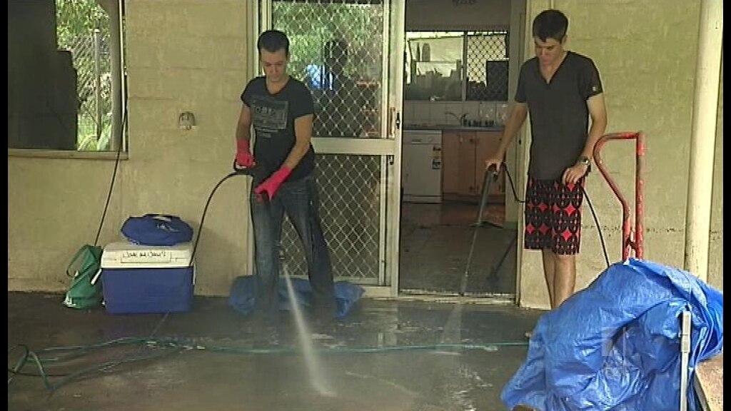 Darwin residents return to begin cyclone repairs - ABC News