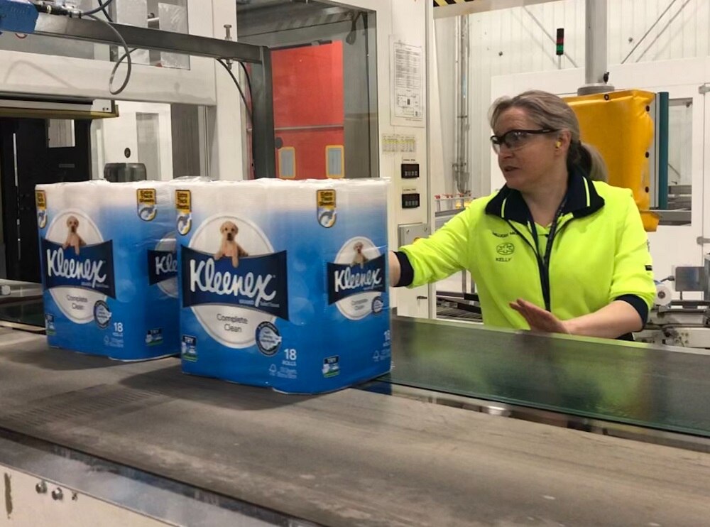 Millicent paper mill welcomes women back to its factory floor - ABC News