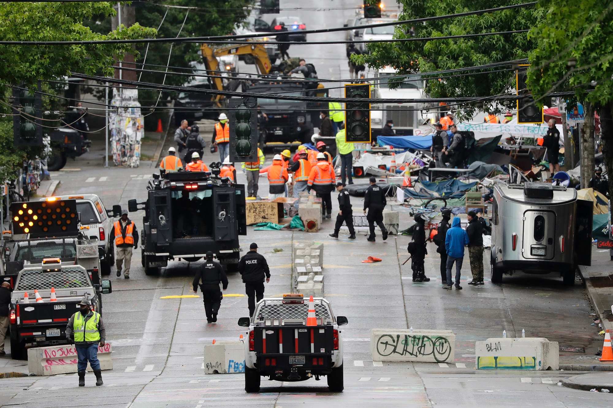 Seattle police move in to clear 'occupied' area after Mayor orders ...