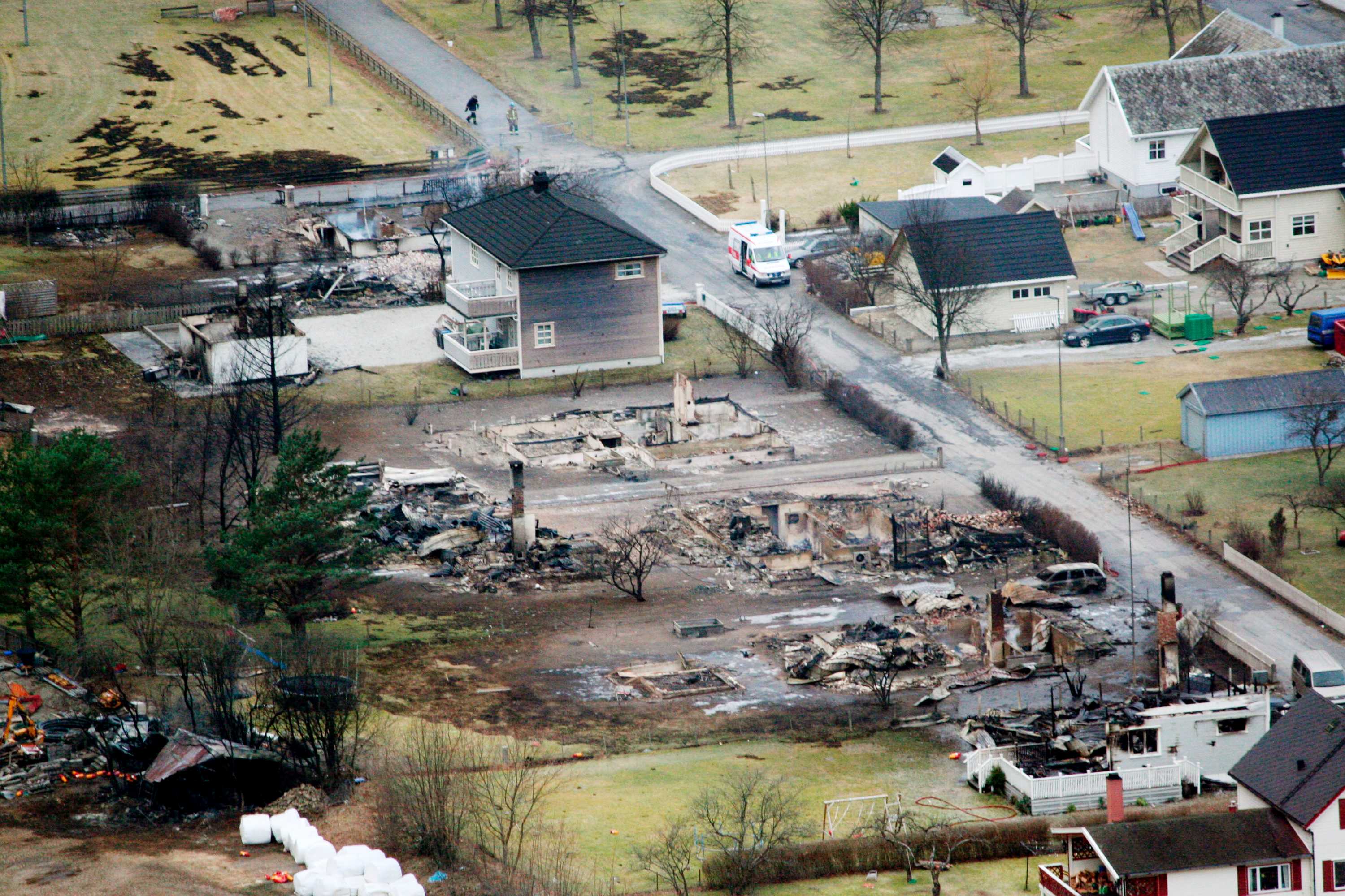 Fire razes 23 buildings in historic Norwegian town of Laerdalsoyri ...