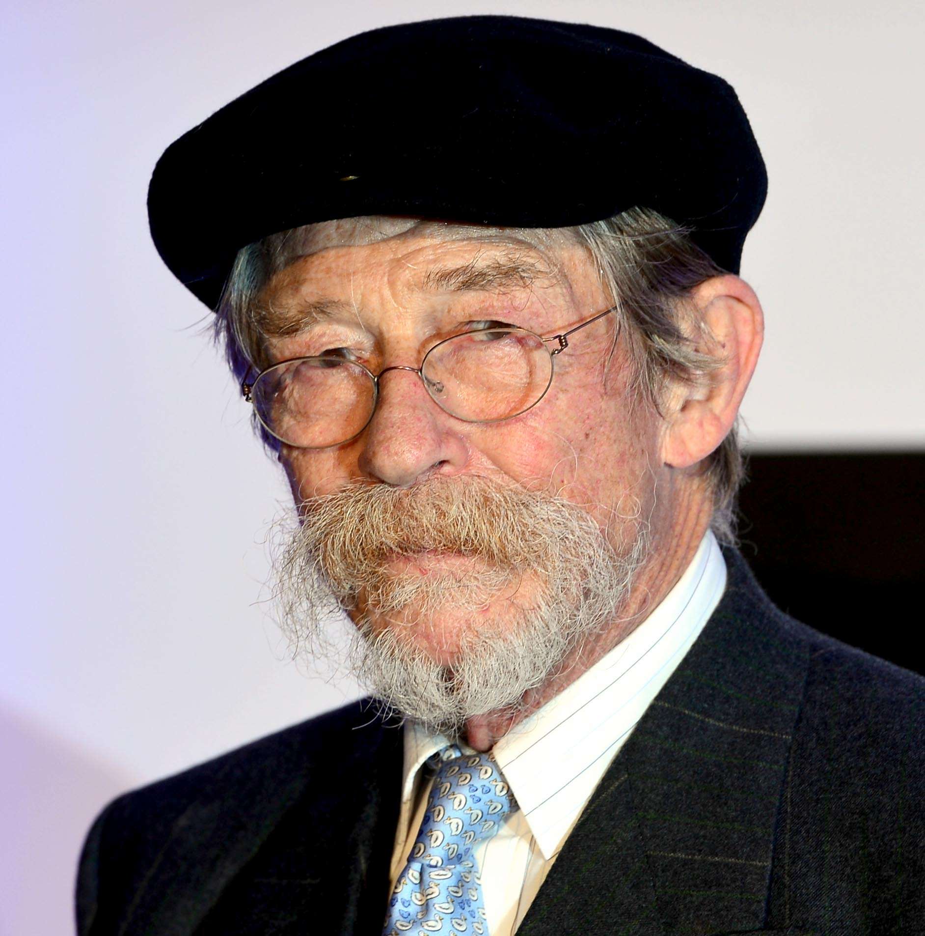 New Year Honours List: Queen knights actor John Hurt, makes fashion ...