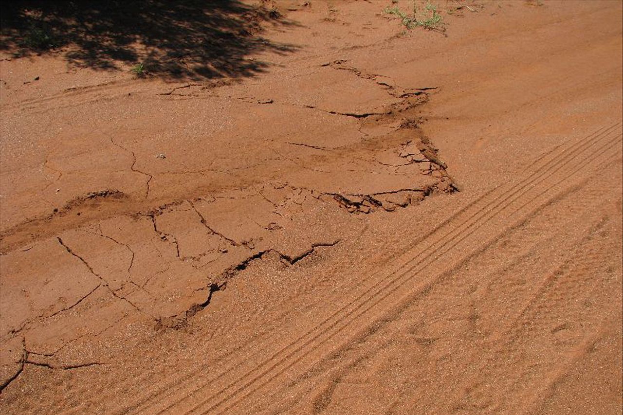 SA earthquake cracks the ground - ABC News