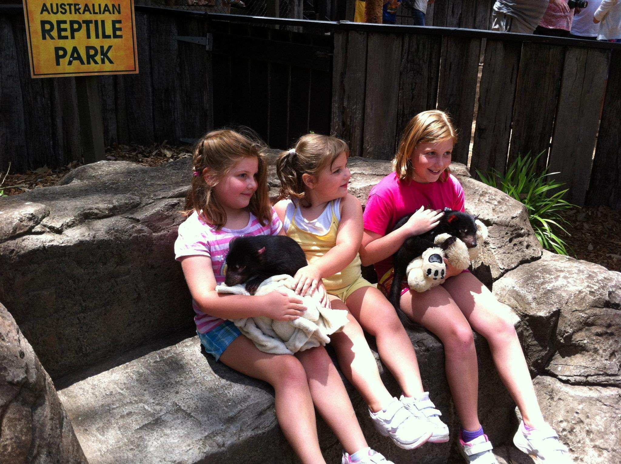 Dad who asked politicians to crowdfund holiday hits $5k goal after ...