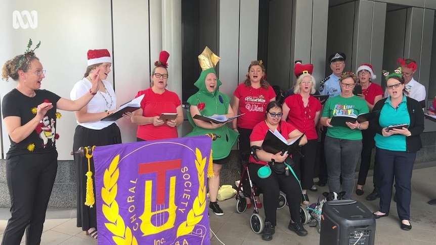 Christmas carols ring out from Toowoomba police station - ABC News Christmas carols ring out from Toowoomba police station - ABC News