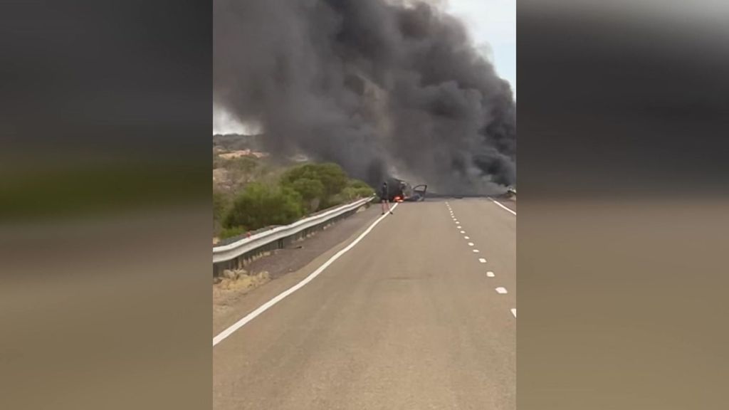 Smoke and fire from a crash in South Australia's outback that killed ...