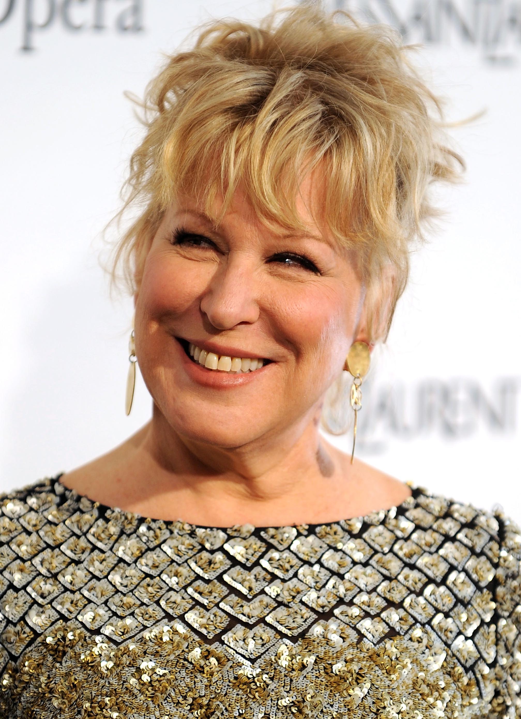Bette Midler to auction stage costumes - ABC News