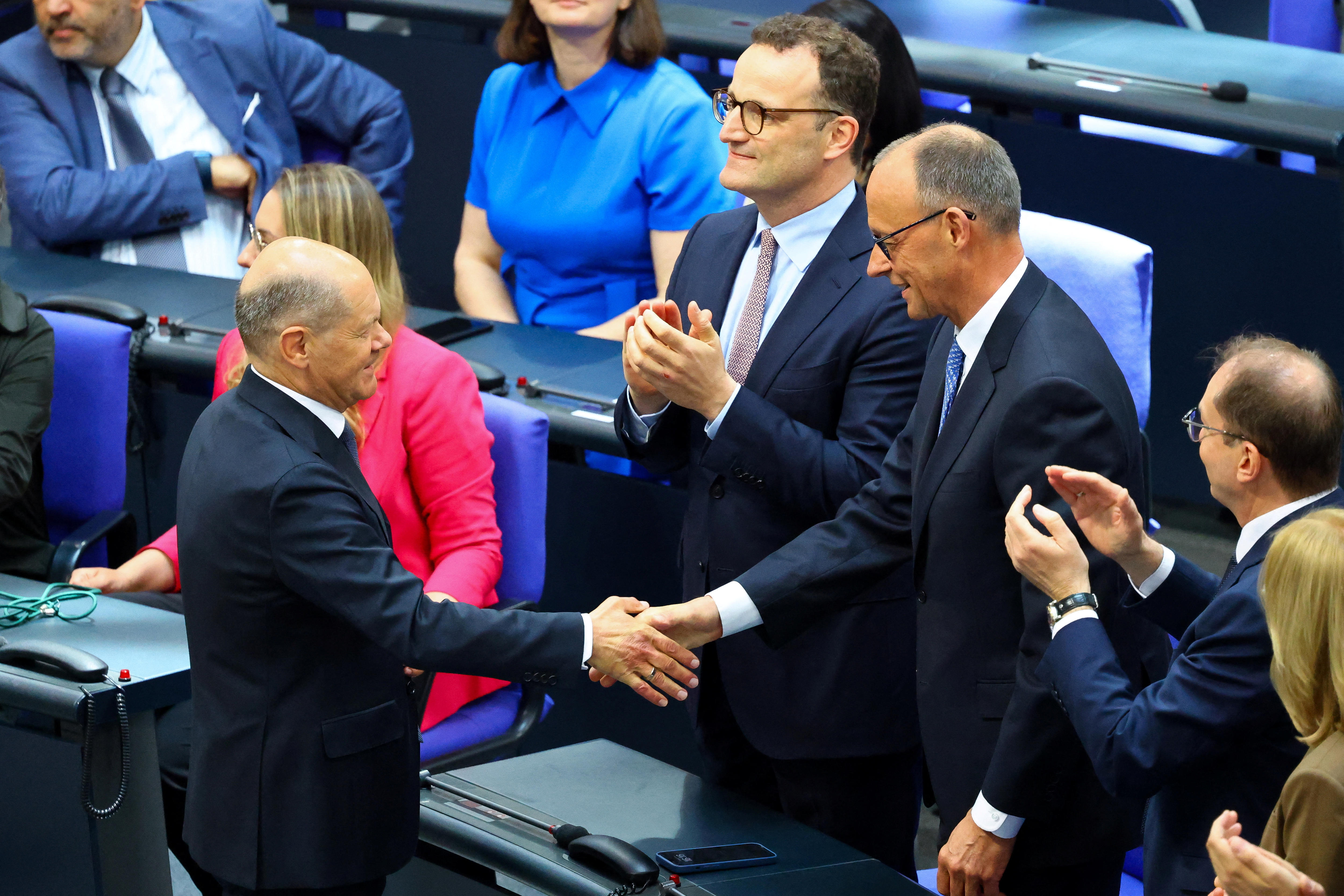 Wandi the dingo returns home two years after falling from the sky - ABC ...