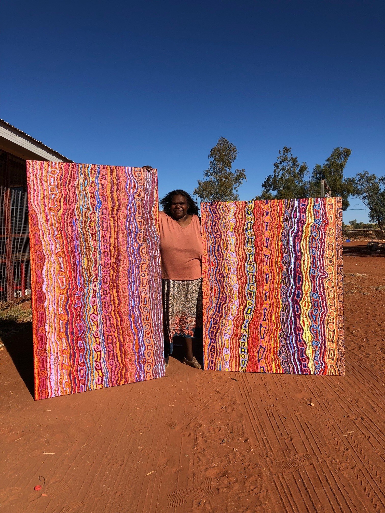Warlukurlangu artists from Yuendumu sell 250k in paintings at Darwin ...