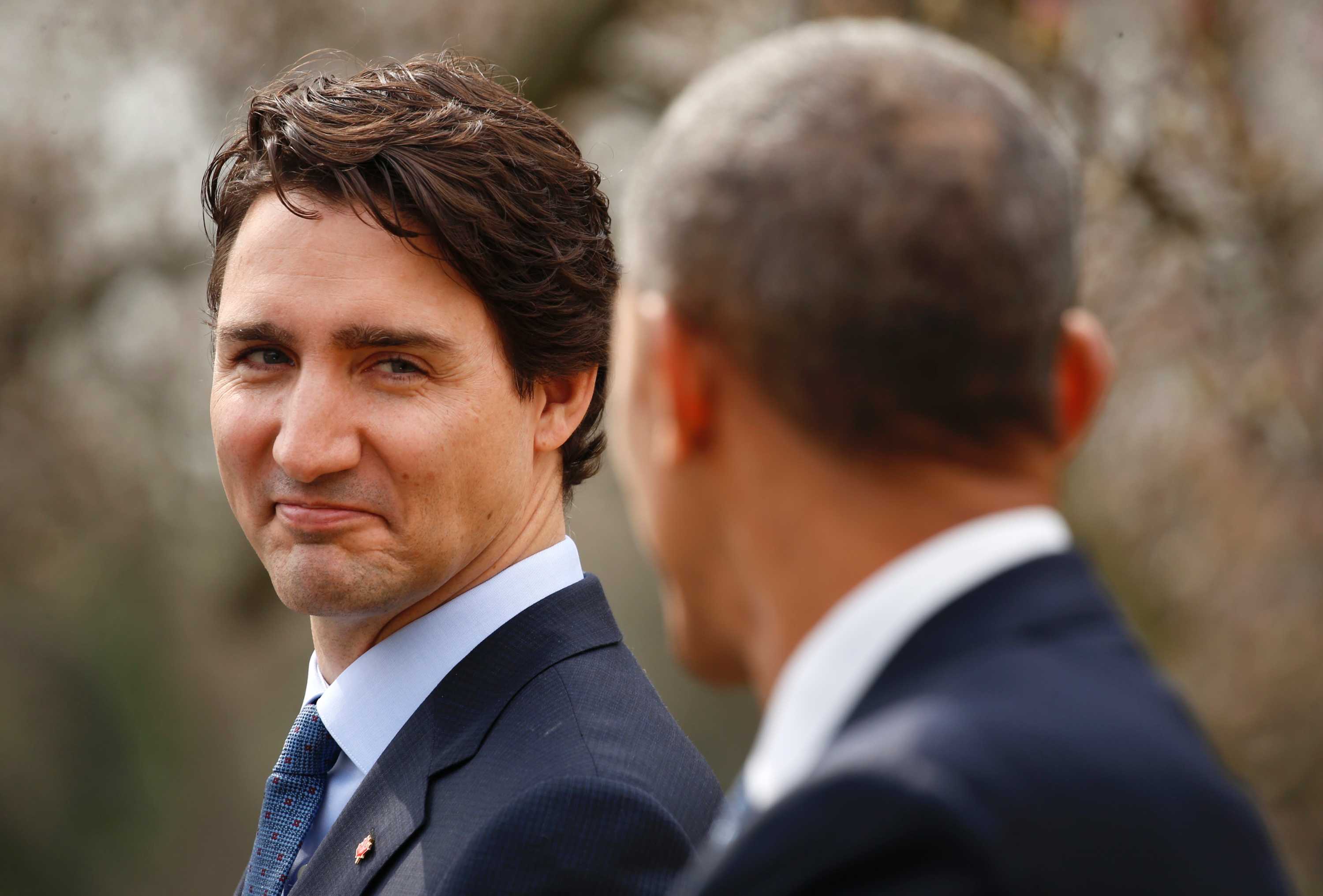 Barack Obama's lessons in international mingling, told through iconic ...