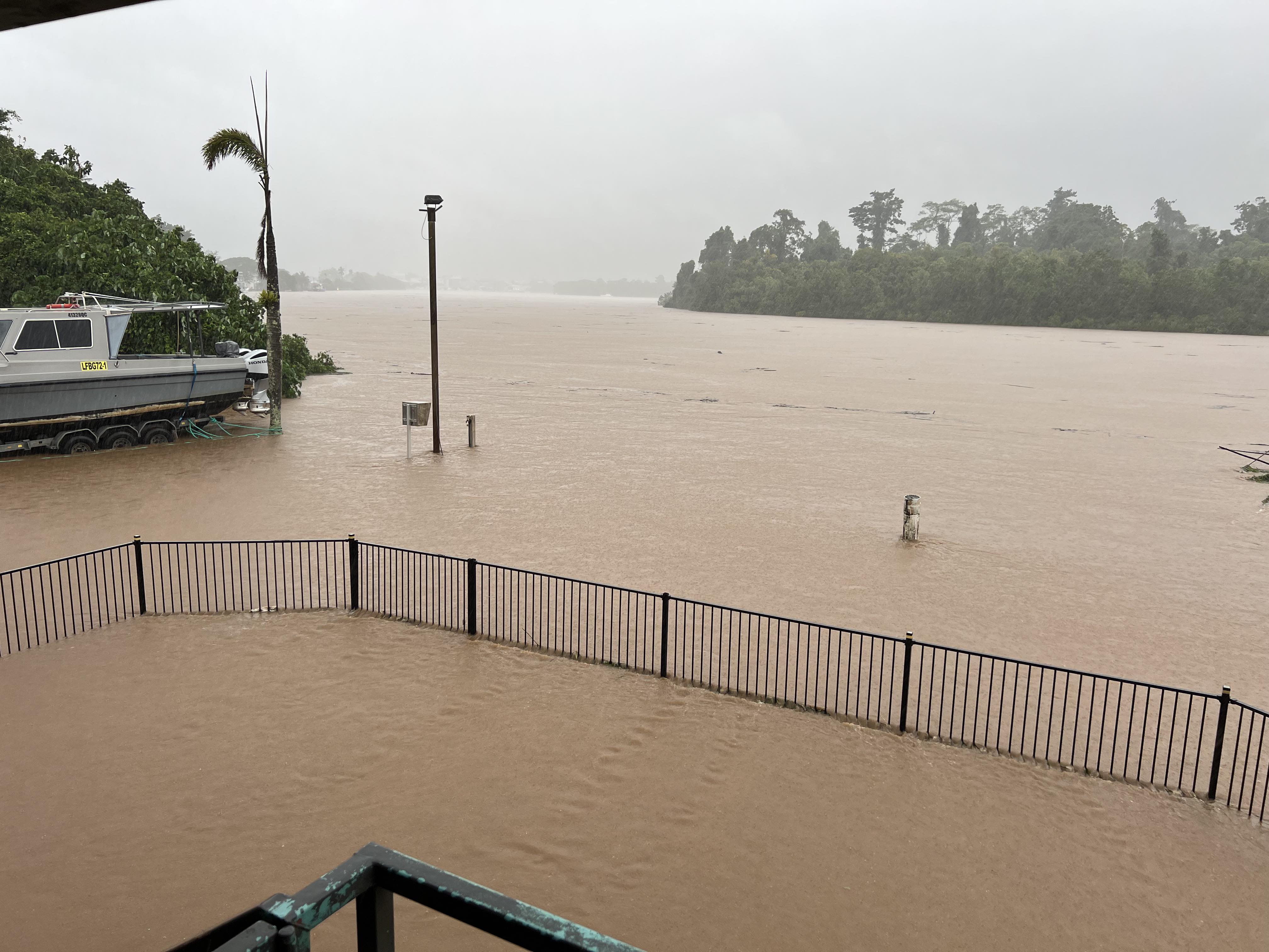 'Disastrous' flood warning for Cairns in wake of Cyclone Jasper - ABC News
