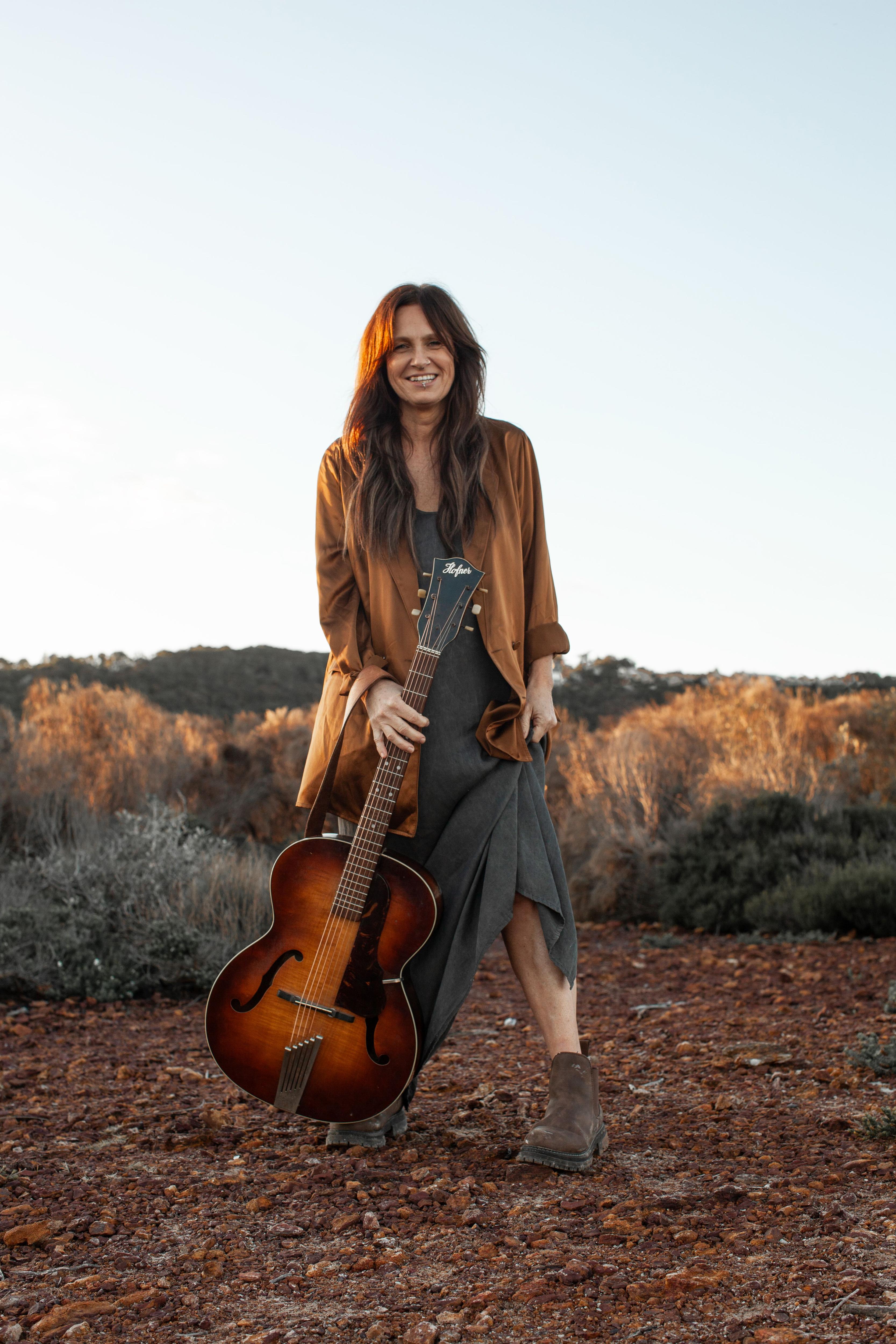 Kasey Chambers shares her late 90's playlist - ABC listen