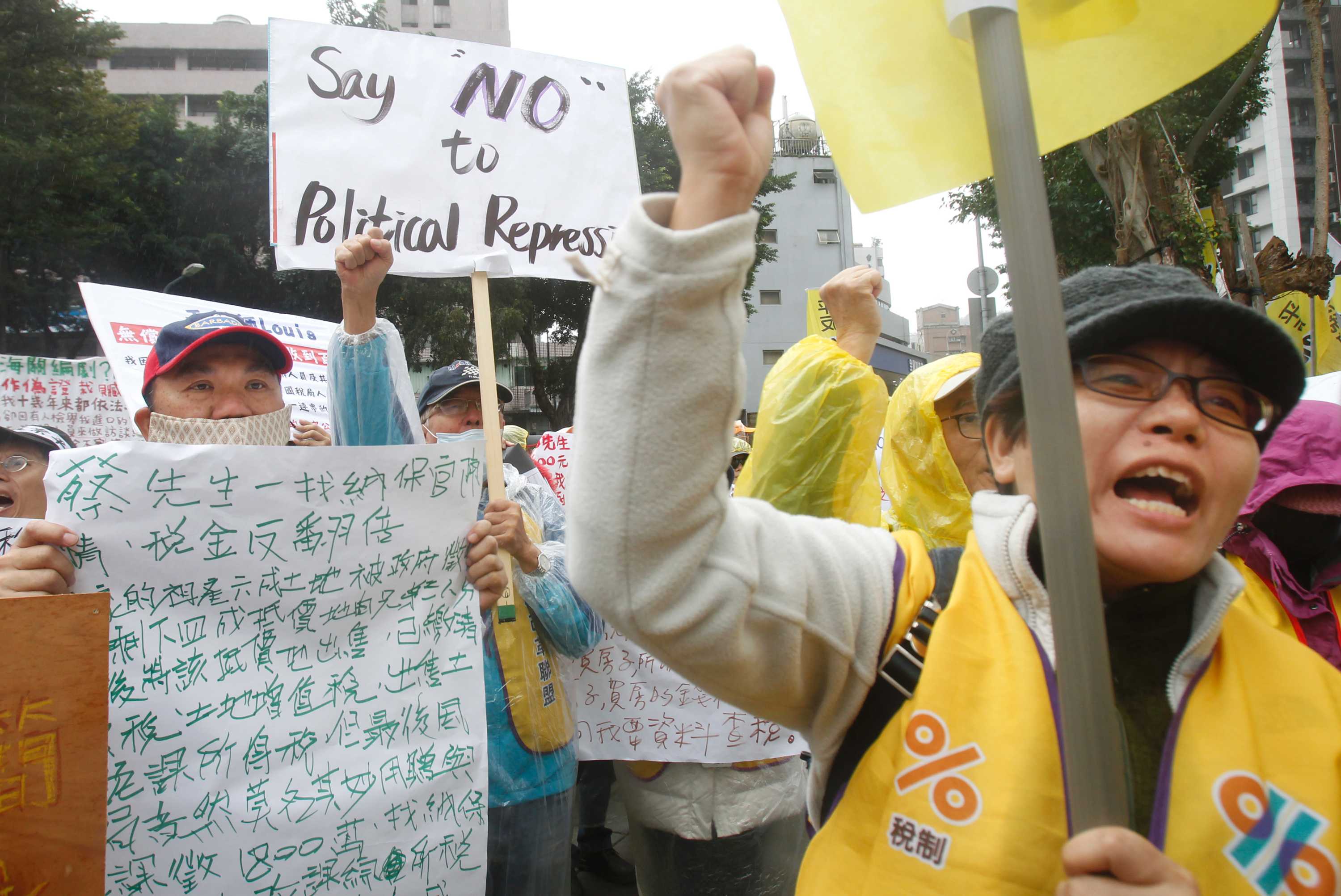 Taiwanese demonstrators launch 'yellow vest' movement to protest taxes ...