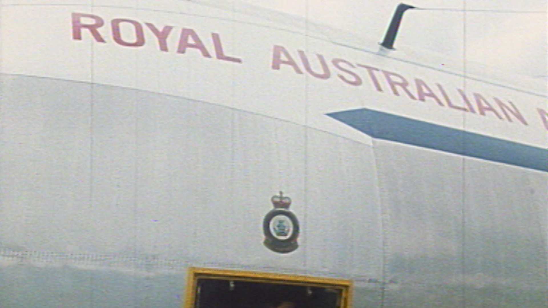 My Huong and her brother board the RAAF Hercules in this evacuation of ...