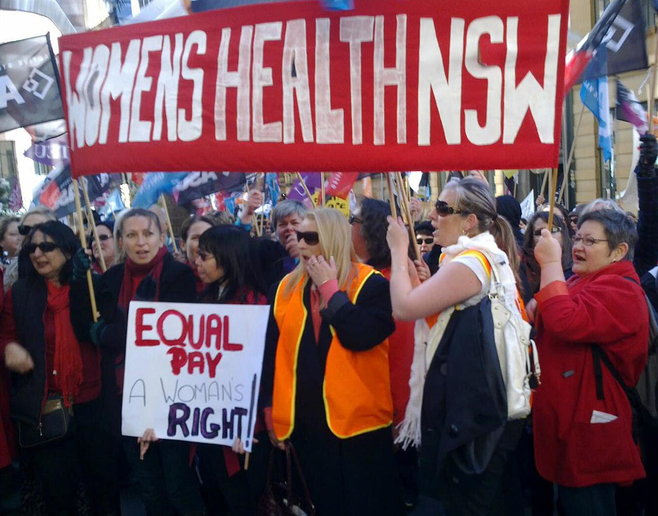 Welfare workers dance for pay rise - ABC News