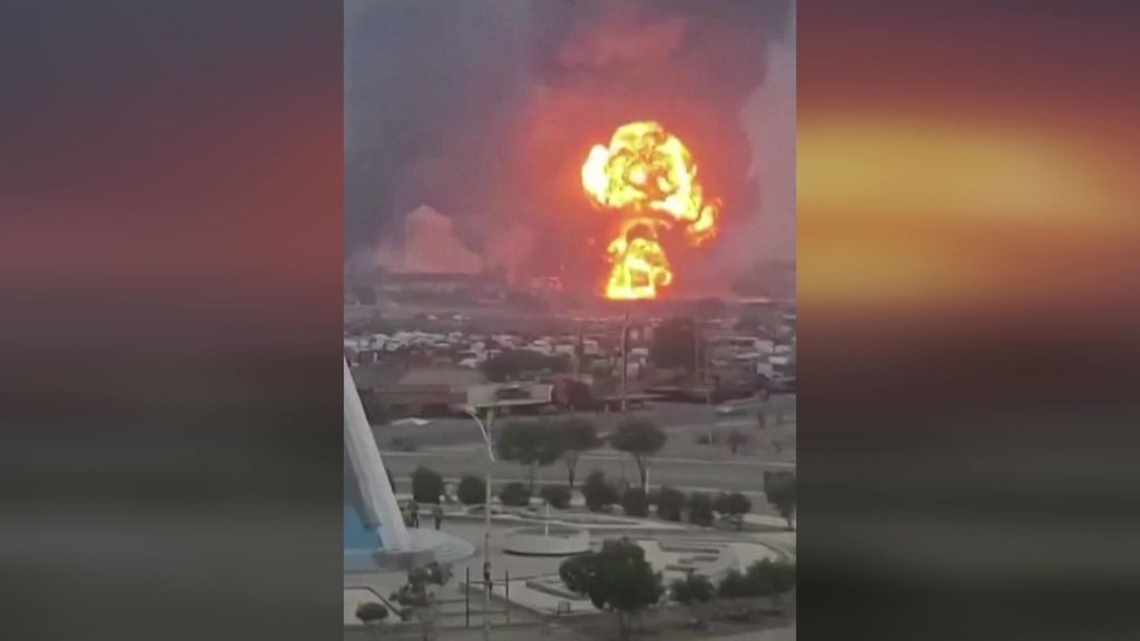 Explosion hits Yemen's port city Hodeidah - ABC News