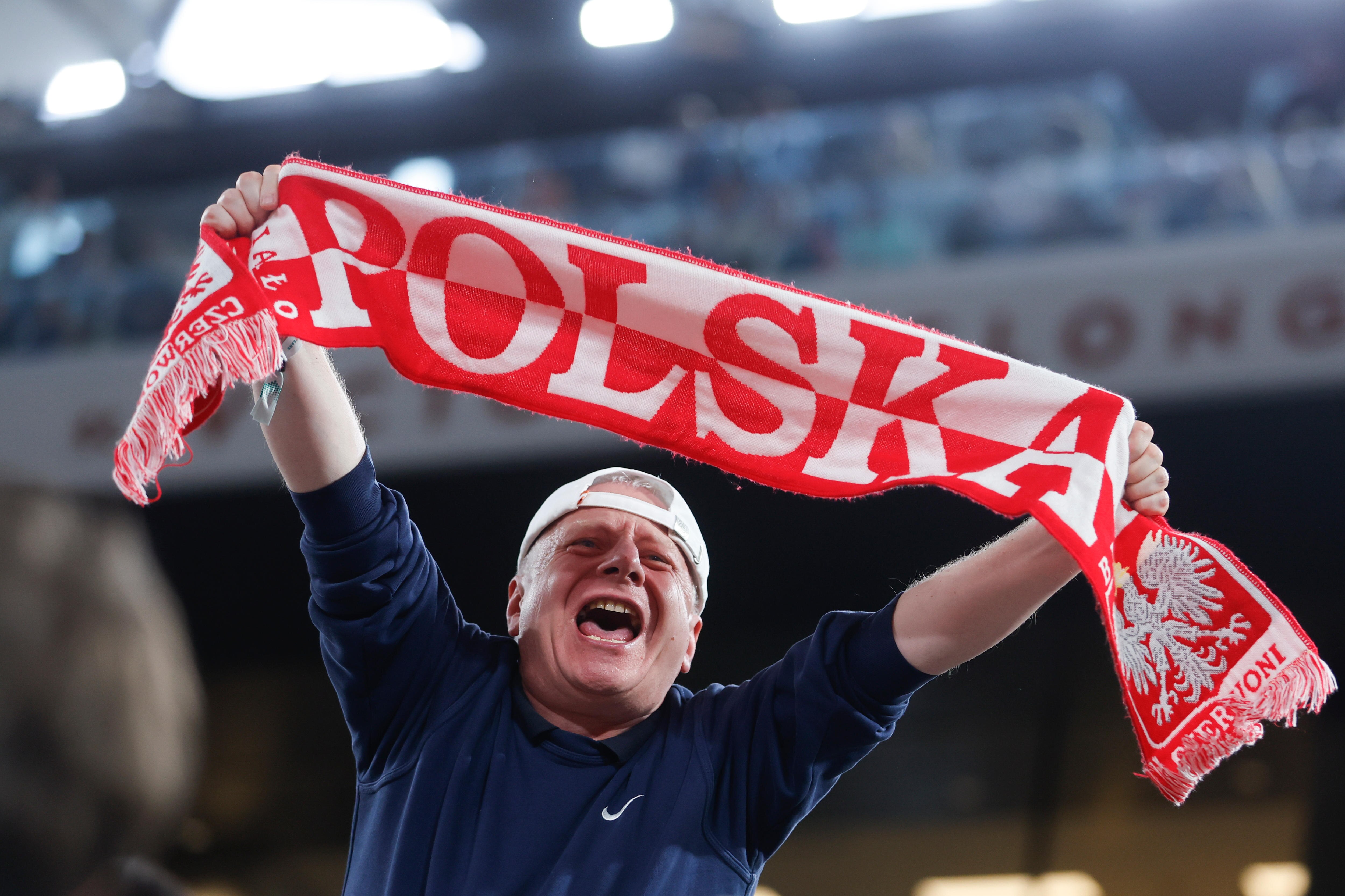 Iga Świątek beats Naomi Osaka in French Open second round as Roland ...