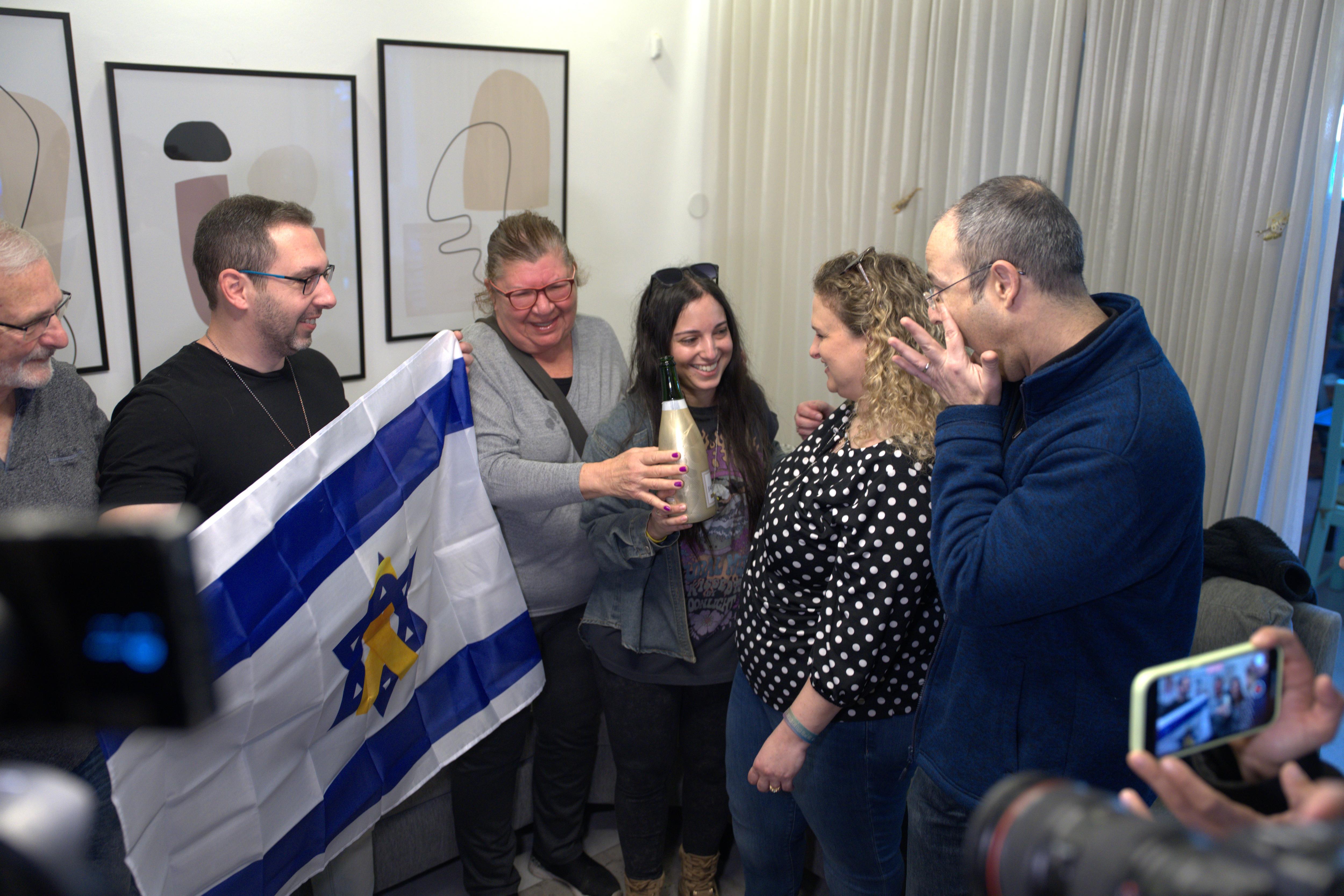 Hamas releases three Israeli hostages, Israel releases 183 Palestinian ...