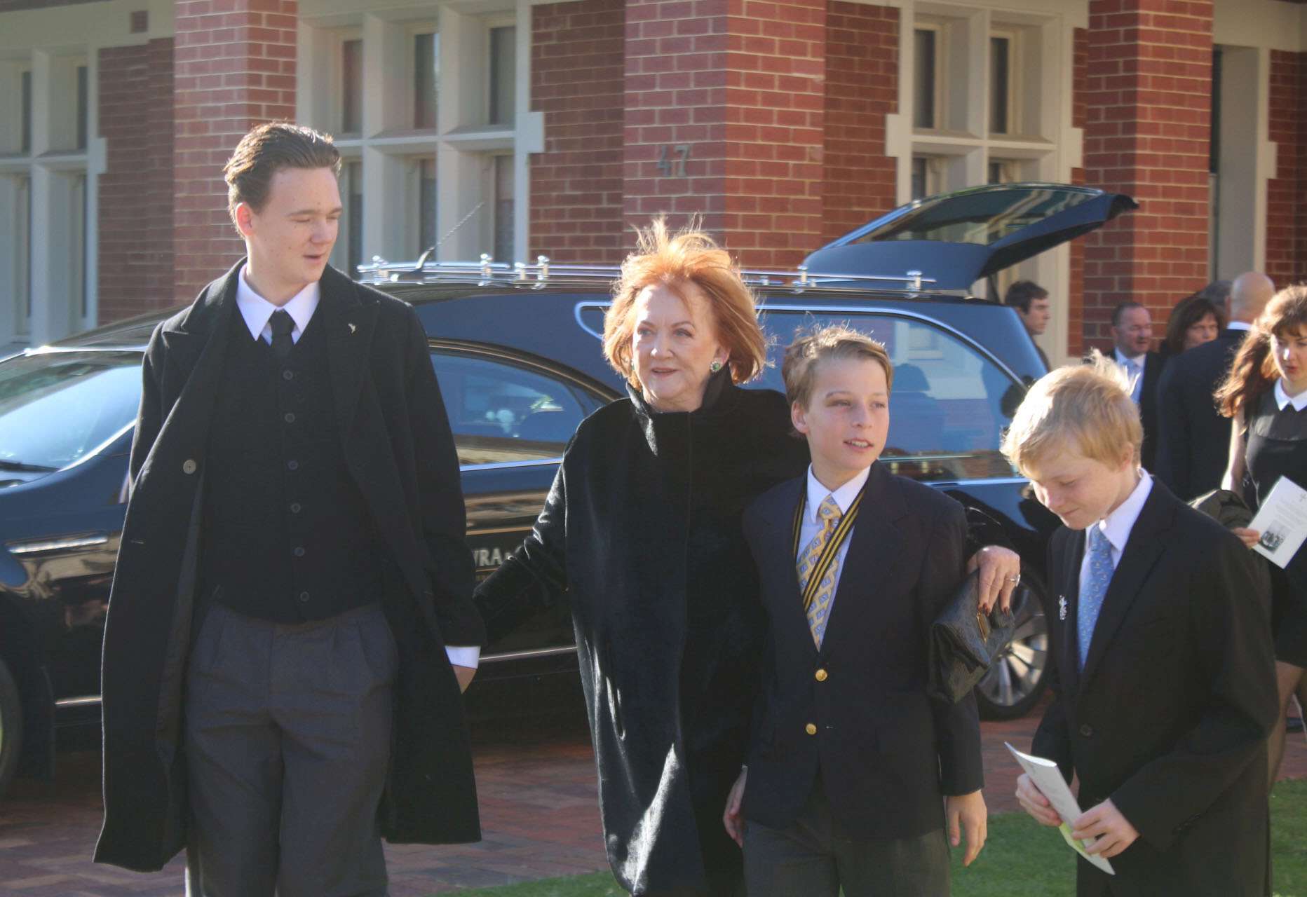 Alan Bond remembered by hundreds of mourners at public funeral in ...