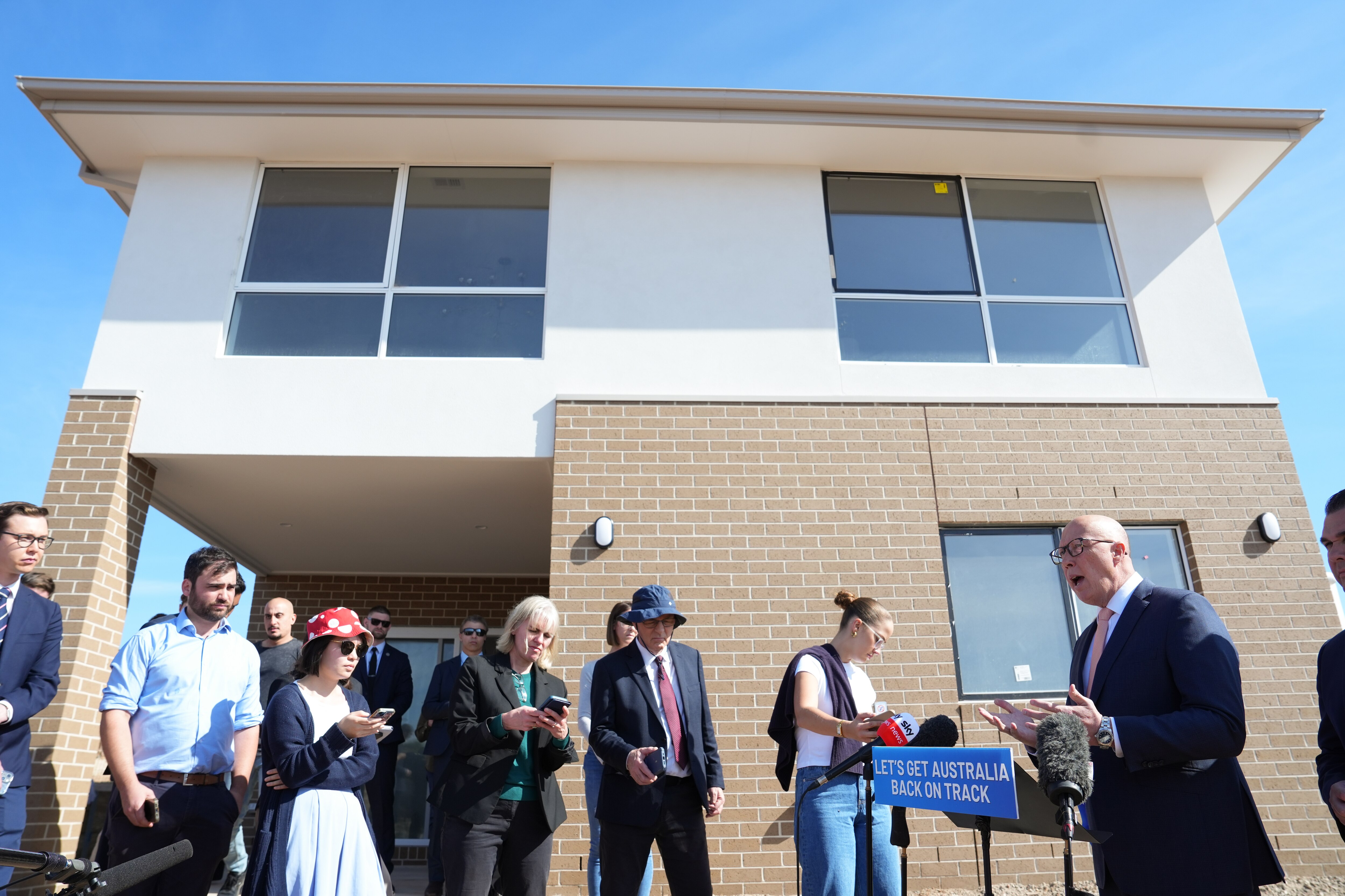 Measles outbreaks in South-East Asia bringing cases to Australia - ABC News