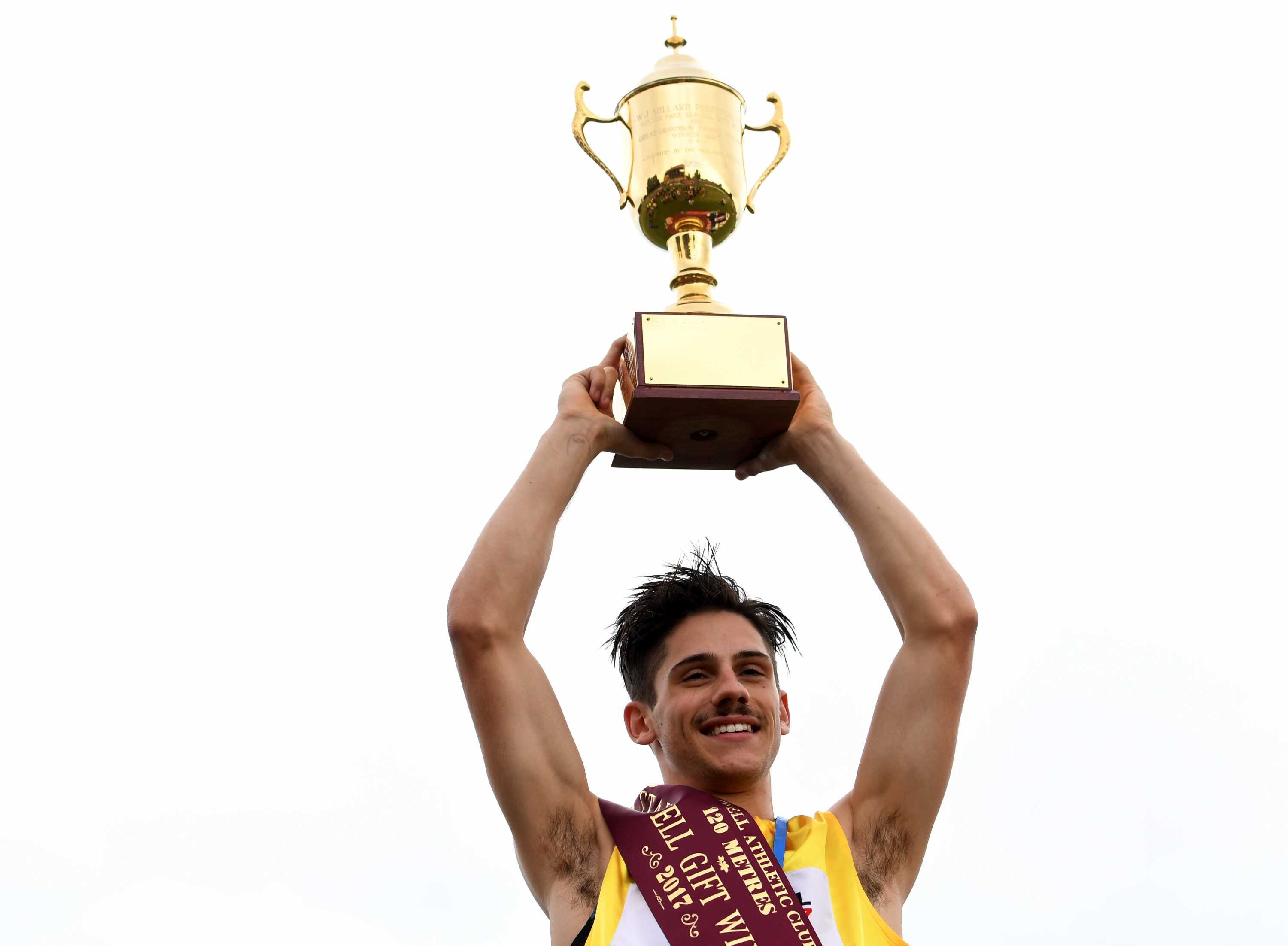 Stawell Gift: Matthew Rizzo and Liv Ryan take out 2017 finals - ABC News