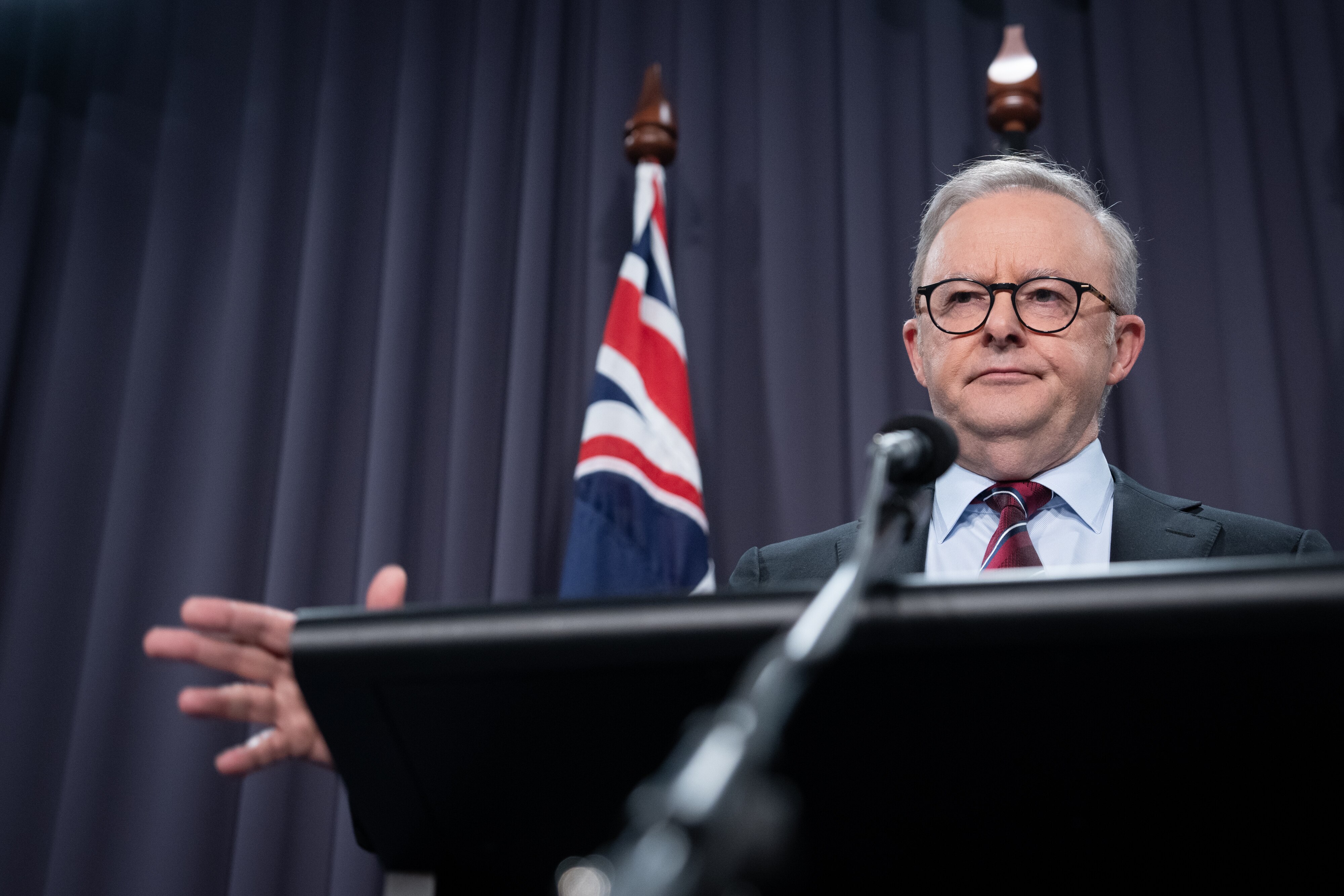 Wild 1985 Pine Gap protest in which four men on bicycles stared down US ...